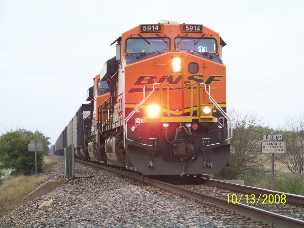 BNSF ES44AC 5914